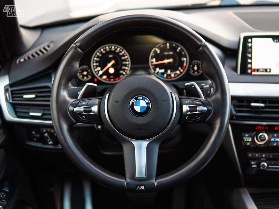 Black BMW X5 2018 in Marijampole, with an engine capacity of 3.00 L and mileage of 298 thousand km for 22750 €, photo 19 on AUTOMOTO.COM.LV