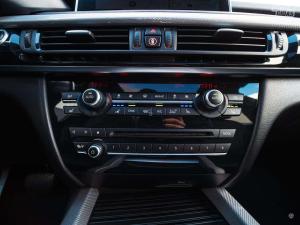 Black BMW X5 2018 in Marijampole, with an engine capacity of 3.00 L and mileage of 298 thousand km for 22750 €, photo 21 on AUTOMOTO.COM.LV
