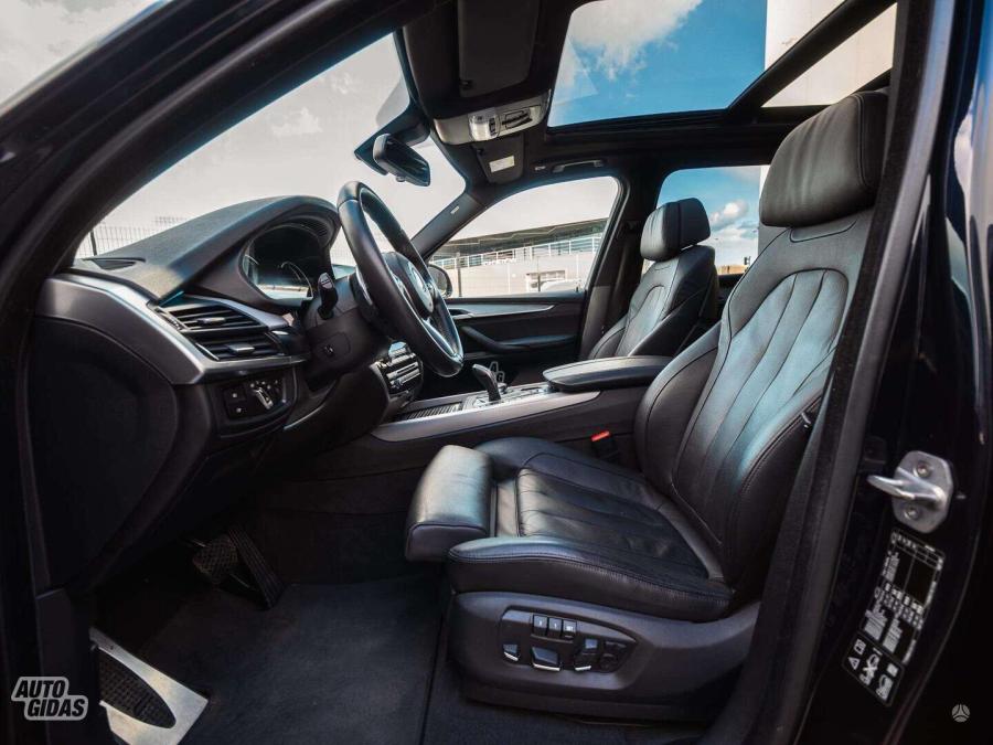 Black BMW X5 2018 in Marijampole, with an engine capacity of 3.00 L and mileage of 298 thousand km for 22750 €, photo 23 on AUTOMOTO.COM.LV