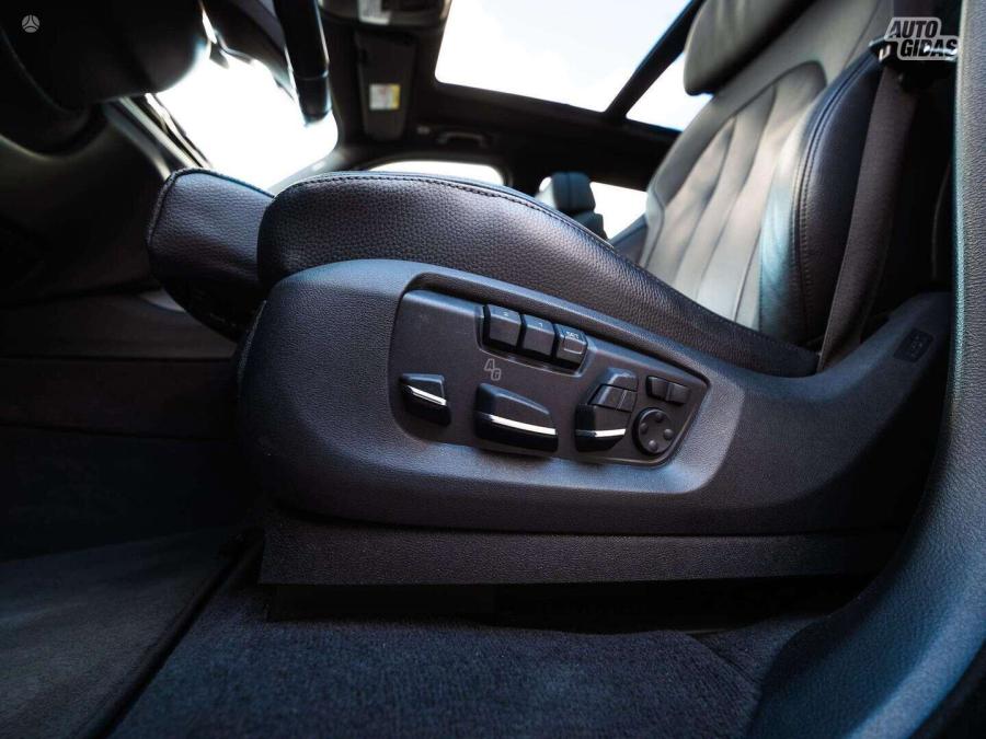Black BMW X5 2018 in Marijampole, with an engine capacity of 3.00 L and mileage of 298 thousand km for 22750 €, photo 27 on AUTOMOTO.COM.LV