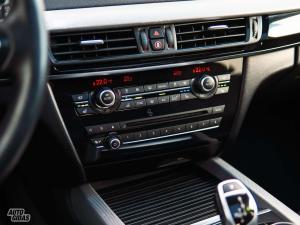 Black BMW X5 2018 in Marijampole, with an engine capacity of 3.00 L and mileage of 298 thousand km for 22750 €, photo 30 on AUTOMOTO.COM.LV