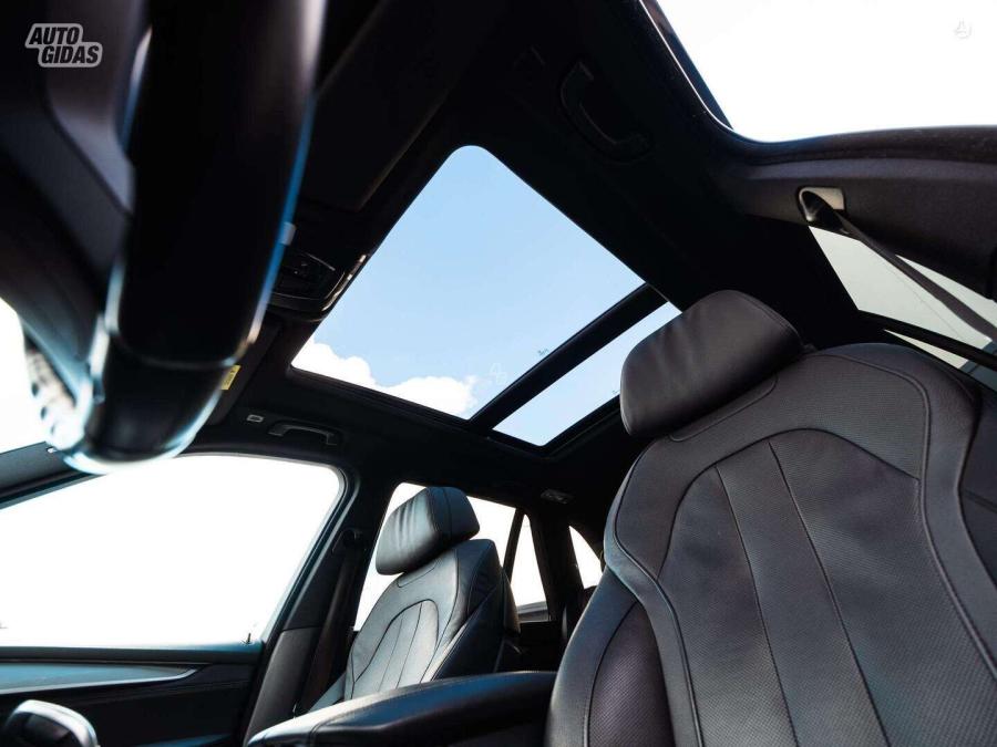 Black BMW X5 2018 in Marijampole, with an engine capacity of 3.00 L and mileage of 298 thousand km for 22750 €, photo 31 on AUTOMOTO.COM.LV