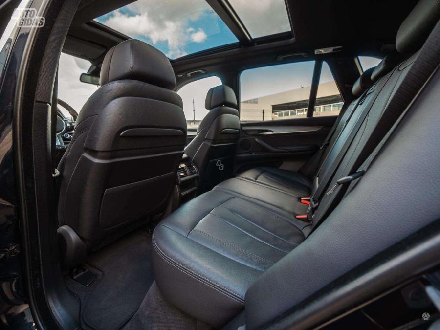 Black BMW X5 2018 in Marijampole, with an engine capacity of 3.00 L and mileage of 298 thousand km for 22750 €, photo 33 on AUTOMOTO.COM.LV