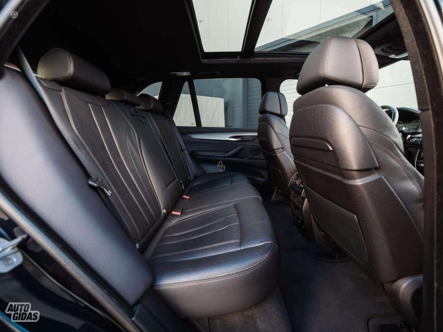 Black BMW X5 2018 in Marijampole, with an engine capacity of 3.00 L and mileage of 298 thousand km for 22750 €, photo 35 on AUTOMOTO.COM.LV