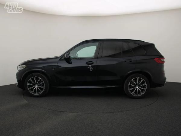 Black BMW X5 2018 in Vilnius, with an engine capacity of 3.00 L and mileage of 158 thousand km for 41499 €, photo 6 on AUTOMOTO.COM.LV