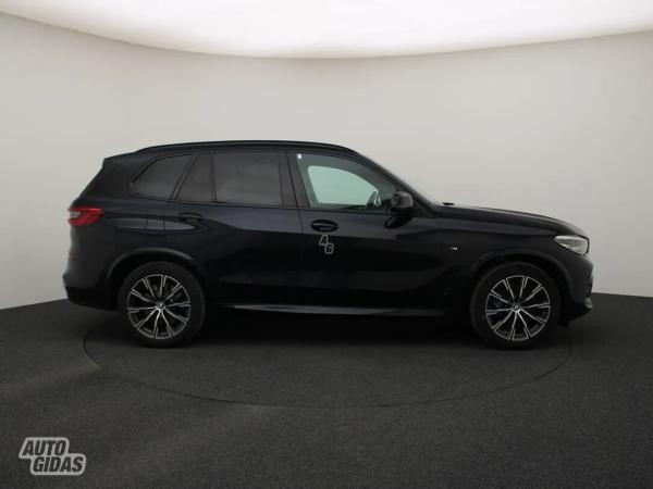 Black BMW X5 2018 in Vilnius, with an engine capacity of 3.00 L and mileage of 158 thousand km for 41499 €, photo 9 on AUTOMOTO.COM.LV