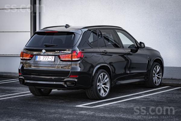 Black BMW X5 2018 in Riga, with an engine capacity of 3.00 L and mileage of 197 thousand km for 22500 €, photo 4 on AUTOMOTO.COM.LV
