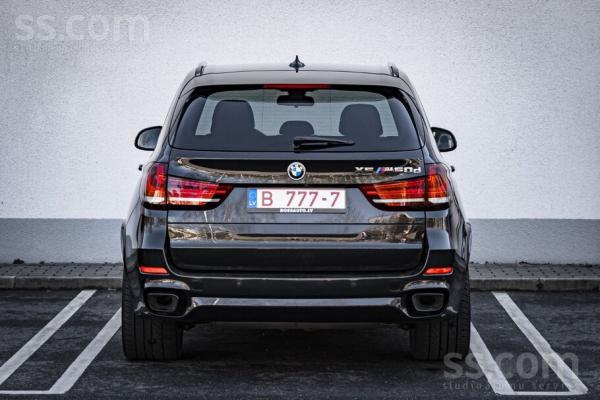 Black BMW X5 2018 in Riga, with an engine capacity of 3.00 L and mileage of 197 thousand km for 22500 €, photo 5 on AUTOMOTO.COM.LV