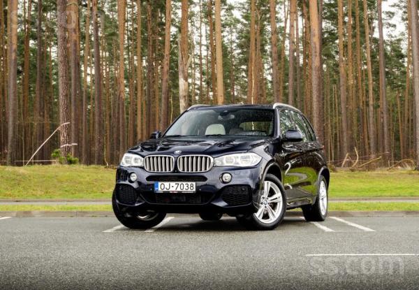 Black BMW X5 2018 in Riga, with an engine capacity of 2.00 L and mileage of 225 thousand km for 19990 €, photo 1 on AUTOMOTO.COM.LV