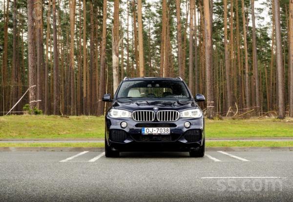 Black BMW X5 2018 in Riga, with an engine capacity of 2.00 L and mileage of 225 thousand km for 19990 €, photo 3 on AUTOMOTO.COM.LV