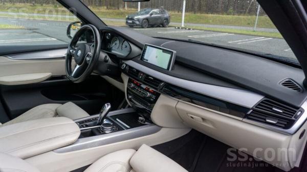 Black BMW X5 2018 in Riga, with an engine capacity of 2.00 L and mileage of 225 thousand km for 19990 €, photo 10 on AUTOMOTO.COM.LV