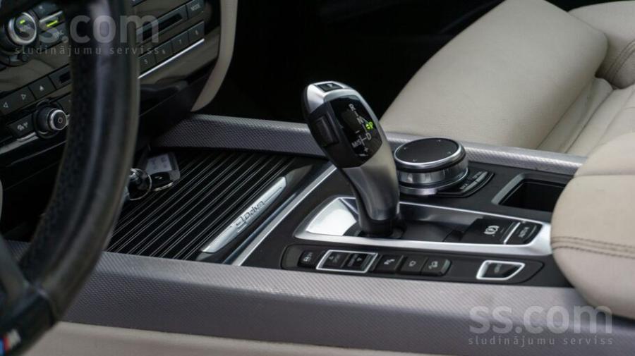 Black BMW X5 2018 in Riga, with an engine capacity of 2.00 L and mileage of 225 thousand km for 22990 €, photo 15 on AUTOMOTO.COM.LV
