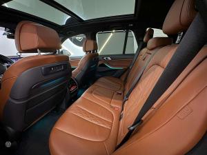 Black BMW X5 2018 in Marijampole, with an engine capacity of 2.99 L and mileage of 320 thousand km for 34650 €, photo 16 on AUTOMOTO.COM.LV