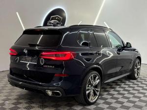 Black BMW X5 2018 in Marijampole, with an engine capacity of 2.99 L and mileage of 320 thousand km for 34650 €, photo 37 on AUTOMOTO.COM.LV