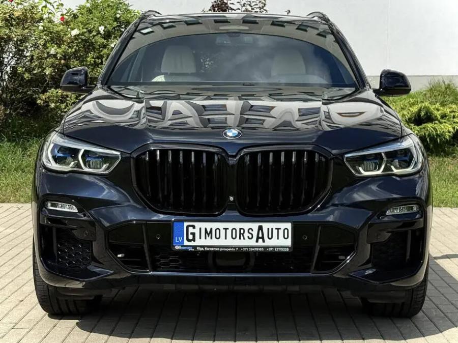 Black BMW X5 2018 in Riga, with an engine capacity of 3.00 L and mileage of 130 thousand km for 45900 €, photo 3 on AUTOMOTO.COM.LV