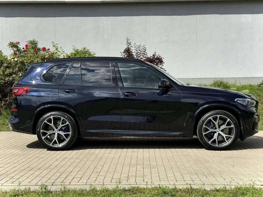 Black BMW X5 2018 in Riga, with an engine capacity of 3.00 L and mileage of 130 thousand km for 45900 €, photo 5 on AUTOMOTO.COM.LV