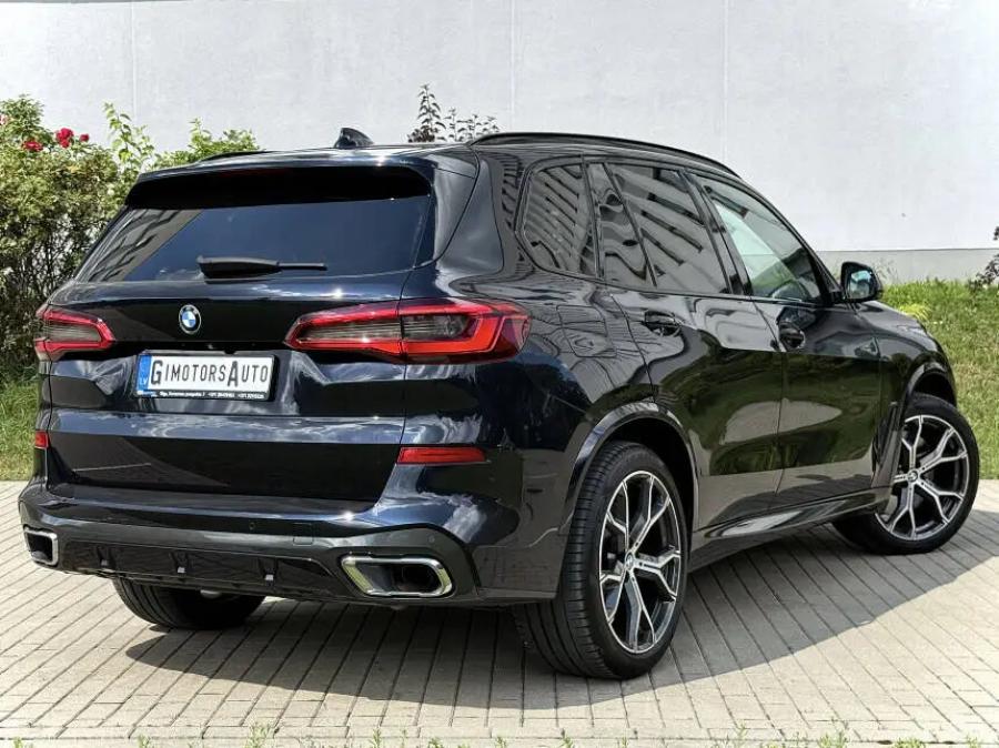 Black BMW X5 2018 in Riga, with an engine capacity of 3.00 L and mileage of 130 thousand km for 45900 €, photo 6 on AUTOMOTO.COM.LV