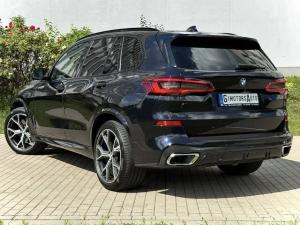 Black BMW X5 2018 in Riga, with an engine capacity of 3.00 L and mileage of 130 thousand km for 45900 €, photo 8 on AUTOMOTO.COM.LV
