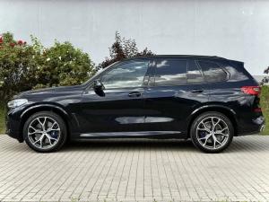 Black BMW X5 2018 in Riga, with an engine capacity of 3.00 L and mileage of 130 thousand km for 45900 €, photo 9 on AUTOMOTO.COM.LV