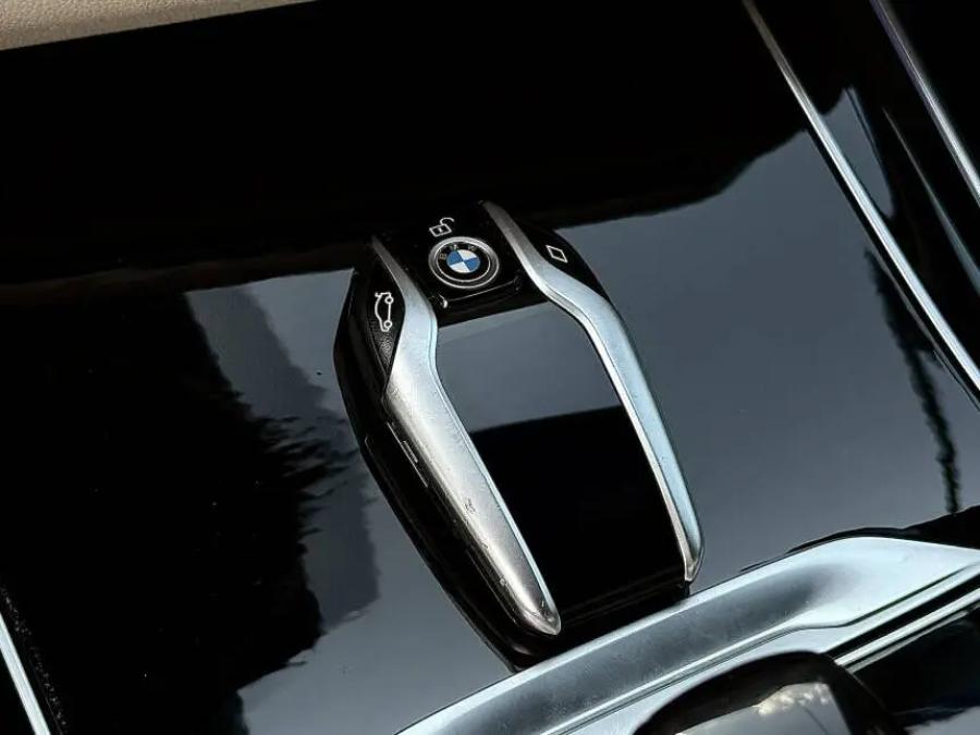 Black BMW X5 2018 in Riga, with an engine capacity of 3.00 L and mileage of 130 thousand km for 45900 €, photo 12 on AUTOMOTO.COM.LV