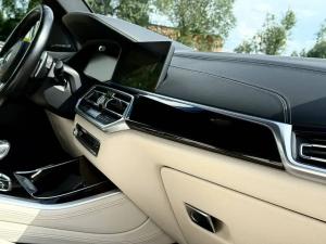 Black BMW X5 2018 in Riga, with an engine capacity of 3.00 L and mileage of 130 thousand km for 45900 €, photo 13 on AUTOMOTO.COM.LV