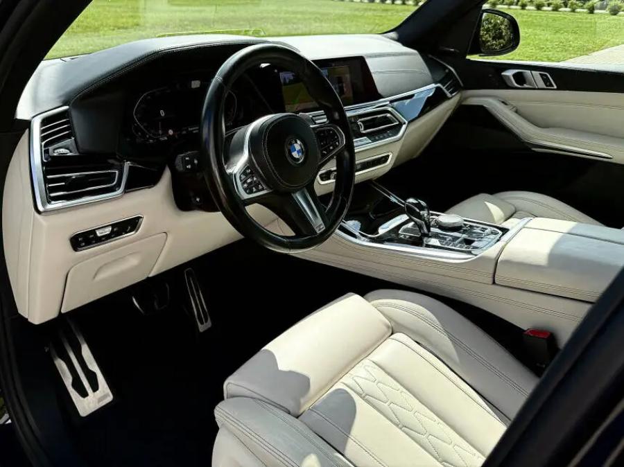Black BMW X5 2018 in Riga, with an engine capacity of 3.00 L and mileage of 130 thousand km for 45900 €, photo 14 on AUTOMOTO.COM.LV