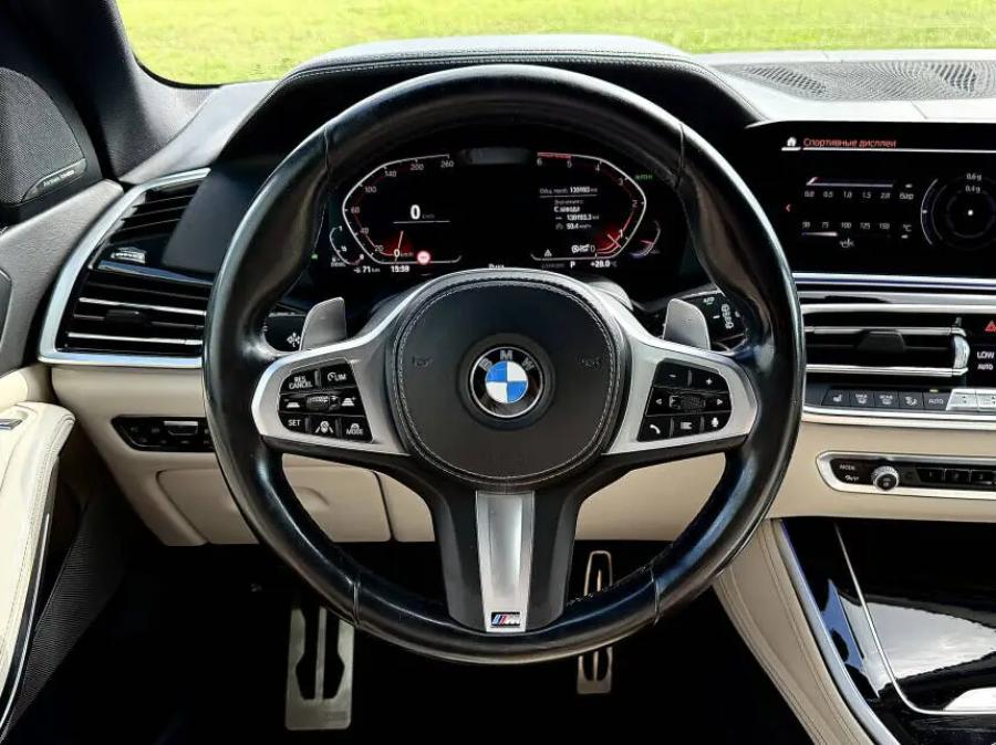Black BMW X5 2018 in Riga, with an engine capacity of 3.00 L and mileage of 130 thousand km for 45900 €, photo 21 on AUTOMOTO.COM.LV