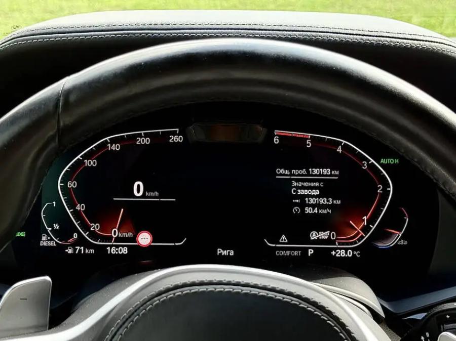 Black BMW X5 2018 in Riga, with an engine capacity of 3.00 L and mileage of 130 thousand km for 45900 €, photo 23 on AUTOMOTO.COM.LV