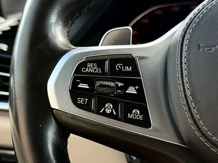 Black BMW X5 2018 in Riga, with an engine capacity of 3.00 L and mileage of 130 thousand km for 45900 €, photo 25 on AUTOMOTO.COM.LV