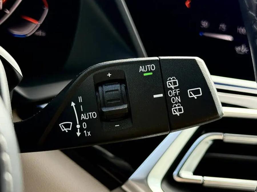 Black BMW X5 2018 in Riga, with an engine capacity of 3.00 L and mileage of 130 thousand km for 45900 €, photo 27 on AUTOMOTO.COM.LV