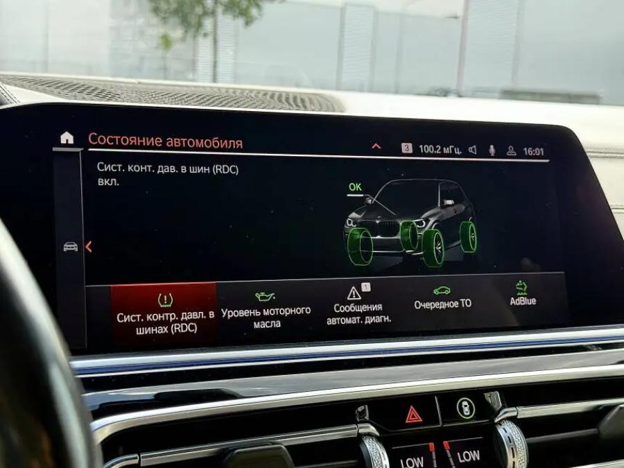 Black BMW X5 2018 in Riga, with an engine capacity of 3.00 L and mileage of 130 thousand km for 45900 €, photo 33 on AUTOMOTO.COM.LV