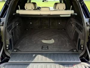Black BMW X5 2018 in Riga, with an engine capacity of 3.00 L and mileage of 130 thousand km for 45900 €, photo 48 on AUTOMOTO.COM.LV