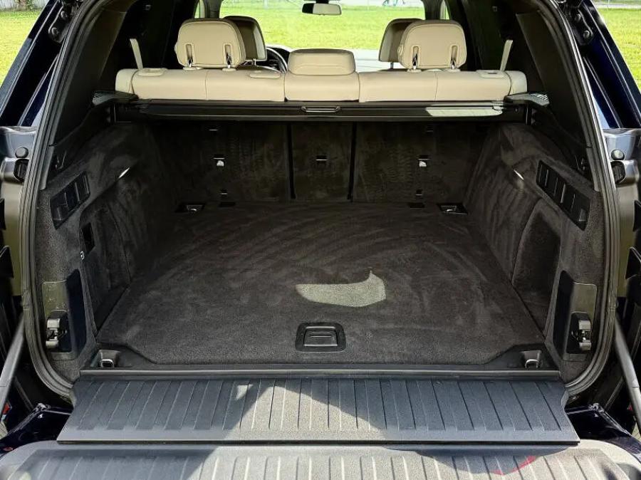Black BMW X5 2018 in Riga, with an engine capacity of 3.00 L and mileage of 130 thousand km for 45900 €, photo 48 on AUTOMOTO.COM.LV