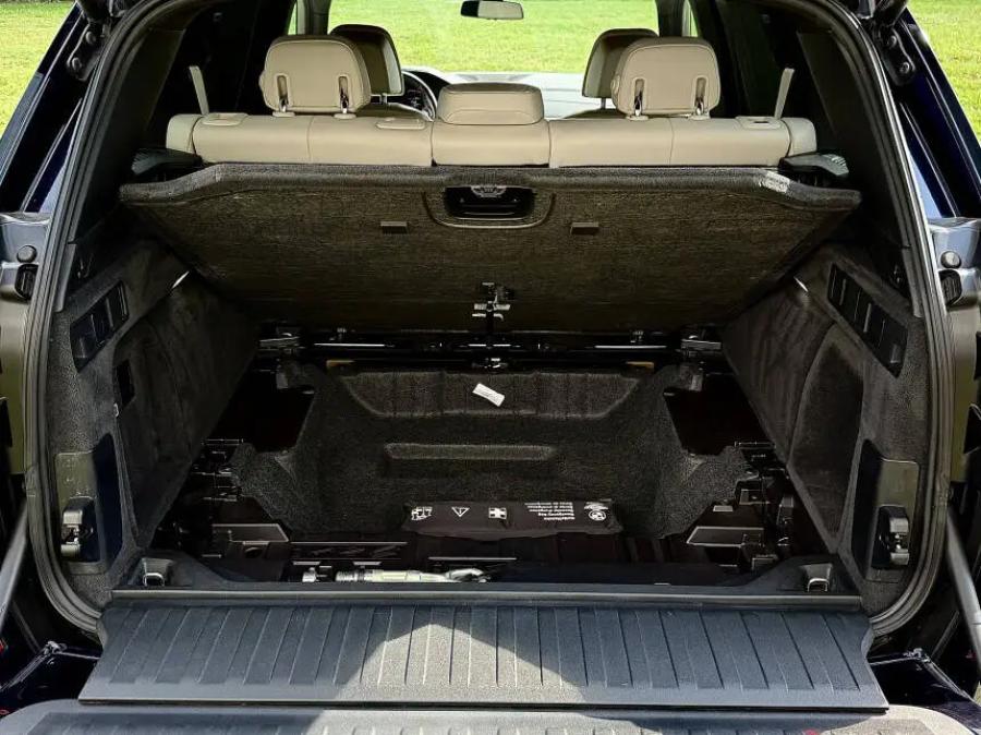 Black BMW X5 2018 in Riga, with an engine capacity of 3.00 L and mileage of 130 thousand km for 45900 €, photo 49 on AUTOMOTO.COM.LV