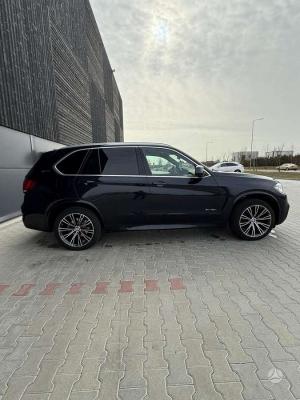 Melns BMW X5 2018 Šauļi, ar dzinēja tilpumu 2.00 L un nobraukumu 142 tūkst. km par 27900 €, foto 4 vietnē AUTOMOTO.COM.LV
