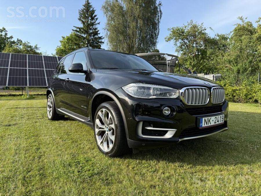 Black BMW X5 2018 in Riga, with an engine capacity of 2.00 L and mileage of 106 thousand km for 25000 €, photo 10 on AUTOMOTO.COM.LV