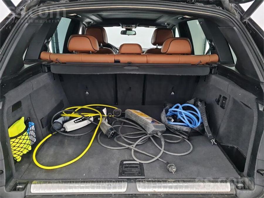Black BMW X5 2018 in Riga, with an engine capacity of 2.00 L and mileage of 106 thousand km for 25000 €, photo 14 on AUTOMOTO.COM.LV
