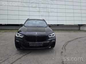 Black BMW X5 2018 in Riga, with an engine capacity of 3.00 L and mileage of 129 thousand km for 40950 €, photo  on AUTOMOTO.COM.LV