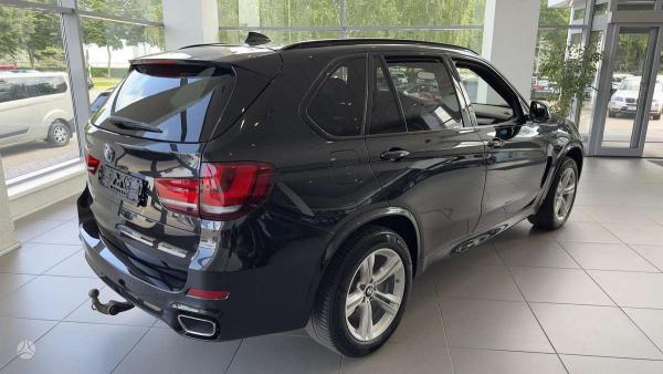 Black BMW X5 2018 in Marijampole, with an engine capacity of 2.99 L and mileage of 210 thousand km for 26999 €, photo 7 on AUTOMOTO.COM.LV