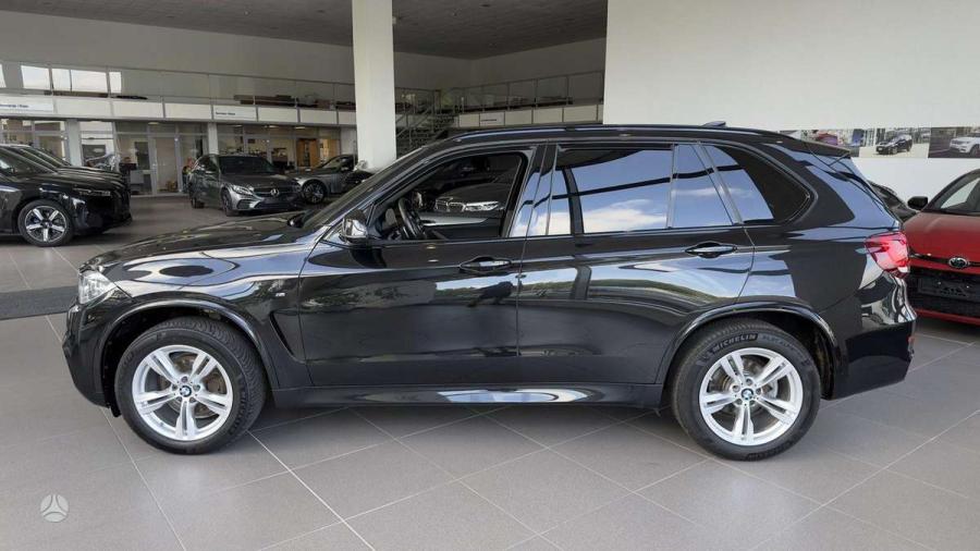 Melns BMW X5 2018 Marijampole, ar dzinēja tilpumu 2.99 L un nobraukumu 210 tūkst. km par 26999 €, foto 3 vietnē AUTOMOTO.COM.LV