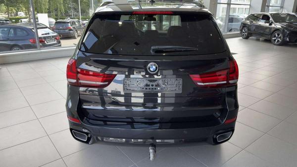 Black BMW X5 2018 in Marijampole, with an engine capacity of 2.99 L and mileage of 210 thousand km for 26999 €, photo 4 on AUTOMOTO.COM.LV