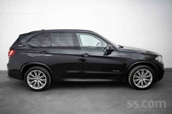Black BMW X5 2018 in Tallinn, with an engine capacity of 2.00 L and mileage of 193 thousand km for 20999 €, photo 4 on AUTOMOTO.COM.LV