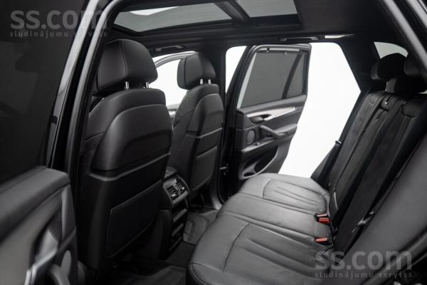 Black BMW X5 2018 in Tallinn, with an engine capacity of 2.00 L and mileage of 193 thousand km for 20999 €, photo 9 on AUTOMOTO.COM.LV