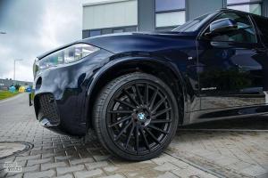 Black BMW X5 2018 in Kaunas, with an engine capacity of 3.00 L and mileage of 256 thousand km for 26450 €, photo 7 on AUTOMOTO.COM.LV