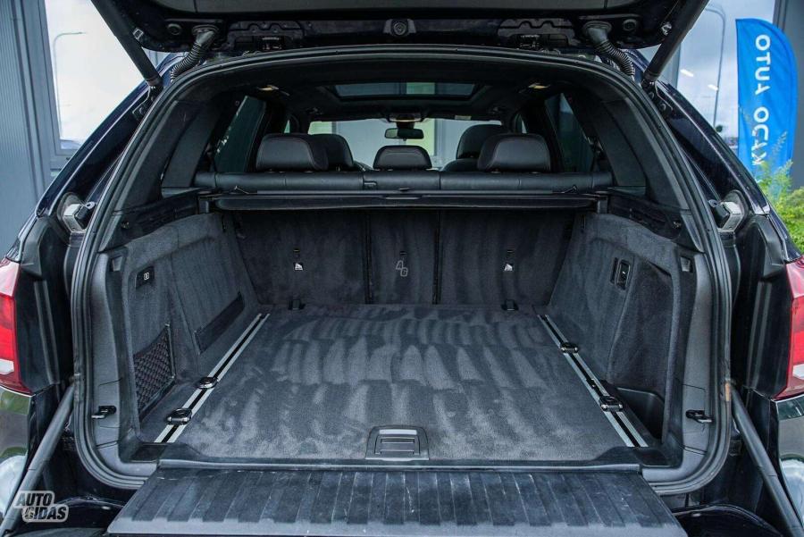 Black BMW X5 2018 in Kaunas, with an engine capacity of 3.00 L and mileage of 256 thousand km for 26450 €, photo 16 on AUTOMOTO.COM.LV
