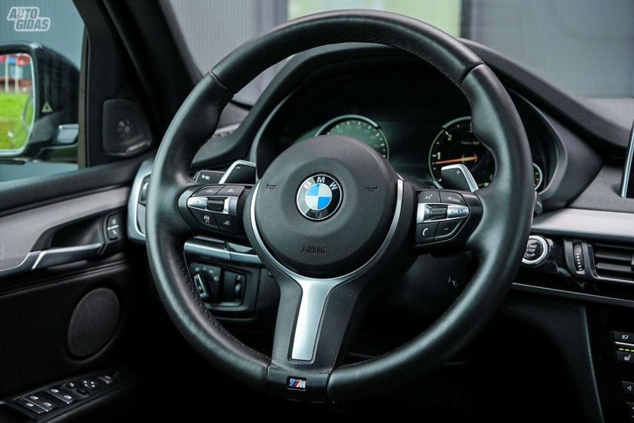 Black BMW X5 2018 in Kaunas, with an engine capacity of 3.00 L and mileage of 256 thousand km for 26450 €, photo 20 on AUTOMOTO.COM.LV