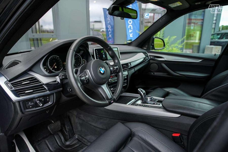 Black BMW X5 2018 in Kaunas, with an engine capacity of 3.00 L and mileage of 256 thousand km for 26450 €, photo 30 on AUTOMOTO.COM.LV