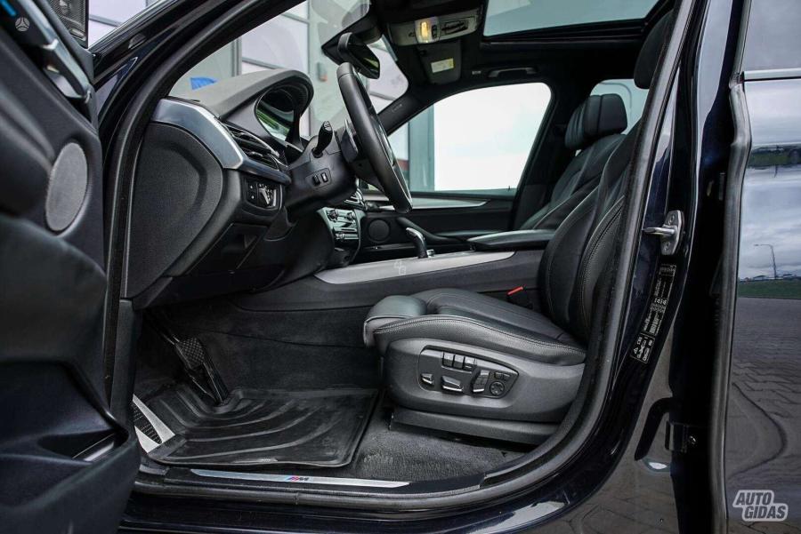 Black BMW X5 2018 in Kaunas, with an engine capacity of 3.00 L and mileage of 256 thousand km for 26450 €, photo 31 on AUTOMOTO.COM.LV