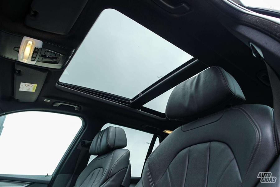 Black BMW X5 2018 in Kaunas, with an engine capacity of 3.00 L and mileage of 256 thousand km for 26450 €, photo 33 on AUTOMOTO.COM.LV