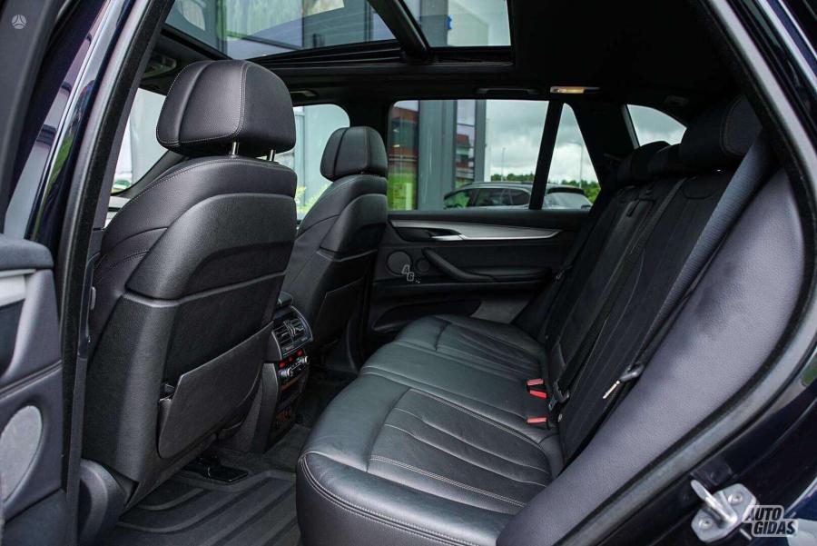 Black BMW X5 2018 in Kaunas, with an engine capacity of 3.00 L and mileage of 256 thousand km for 26450 €, photo 38 on AUTOMOTO.COM.LV